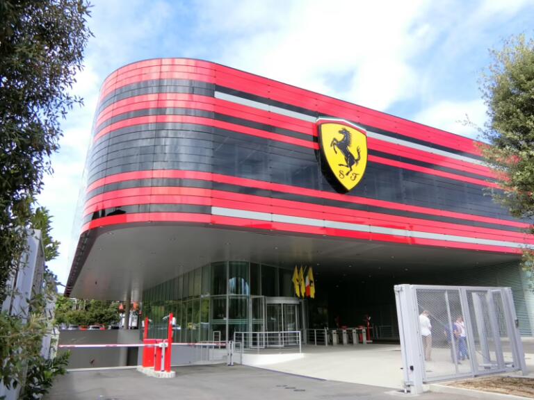 Maranello: Guía para el Corazón de Ferrari | Máxima Velocidad