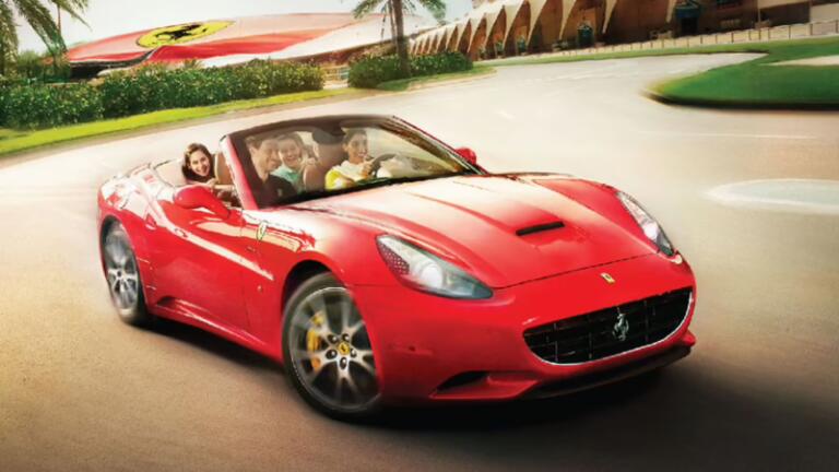 Conduce un Ferrari en Ferrari World: Guía Completa | Máxima Velocidad