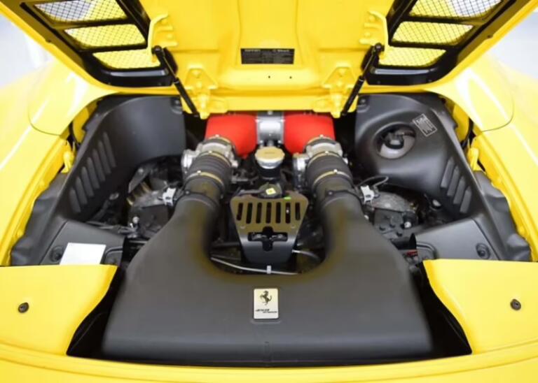 El Interior del Ferrari F8 Spider: Pura Emoción | Máxima Velocidad