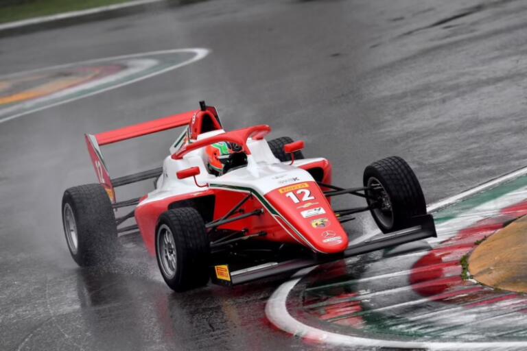 Tatuus F4-T421: El Monoplaza de la F4 Italiana | Máxima Velocidad